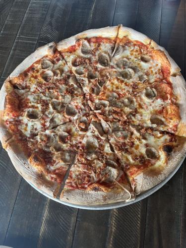 At Sam’s, 'Big Mike' fires up pizzas for a hungry town | Entertainment ...