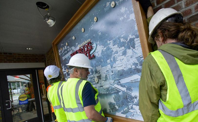PHOTOS: Hanging up a mural | Multimedia | reformer.com