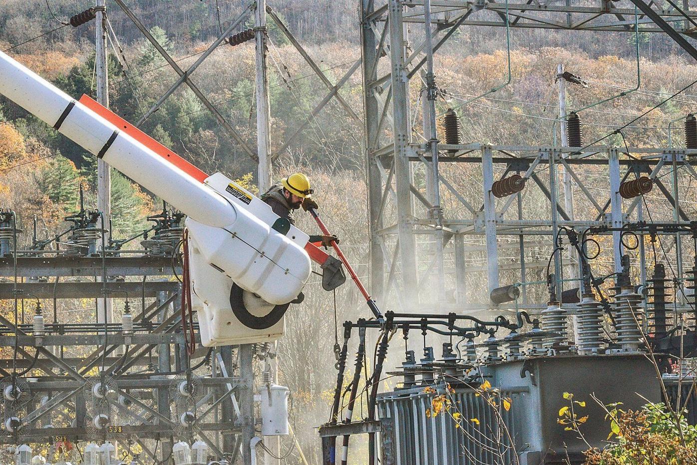 Transformer fire causes widespread outages | Local News | reformer.com