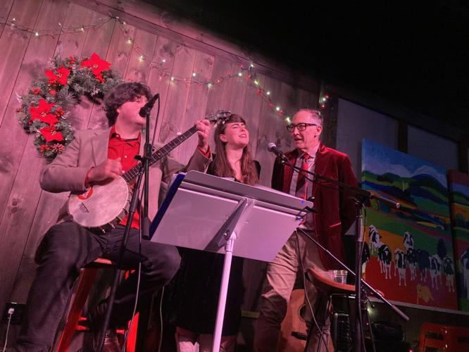 Bennington banters with Kat Wright and Brett Hughes at holiday show at ...