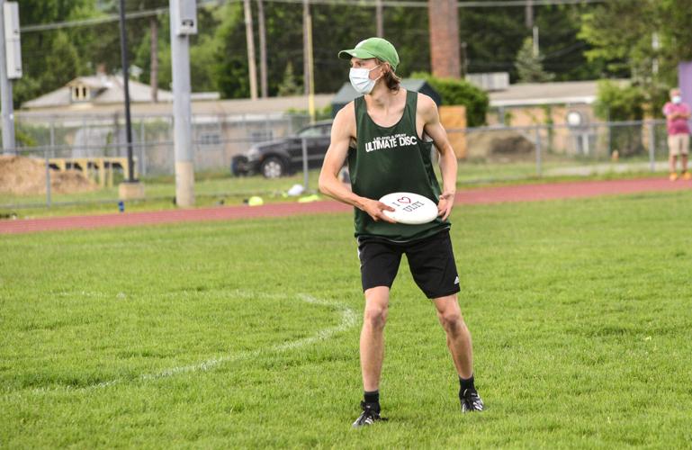 PHOTOS: Ultimate Frisbee at BUHS | Sports | reformer.com