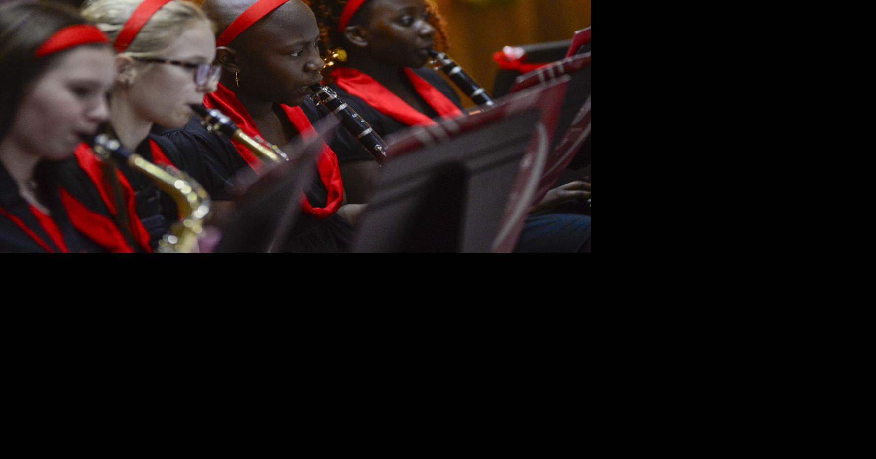 Putting on a holiday show | Entertainment | reformer.com