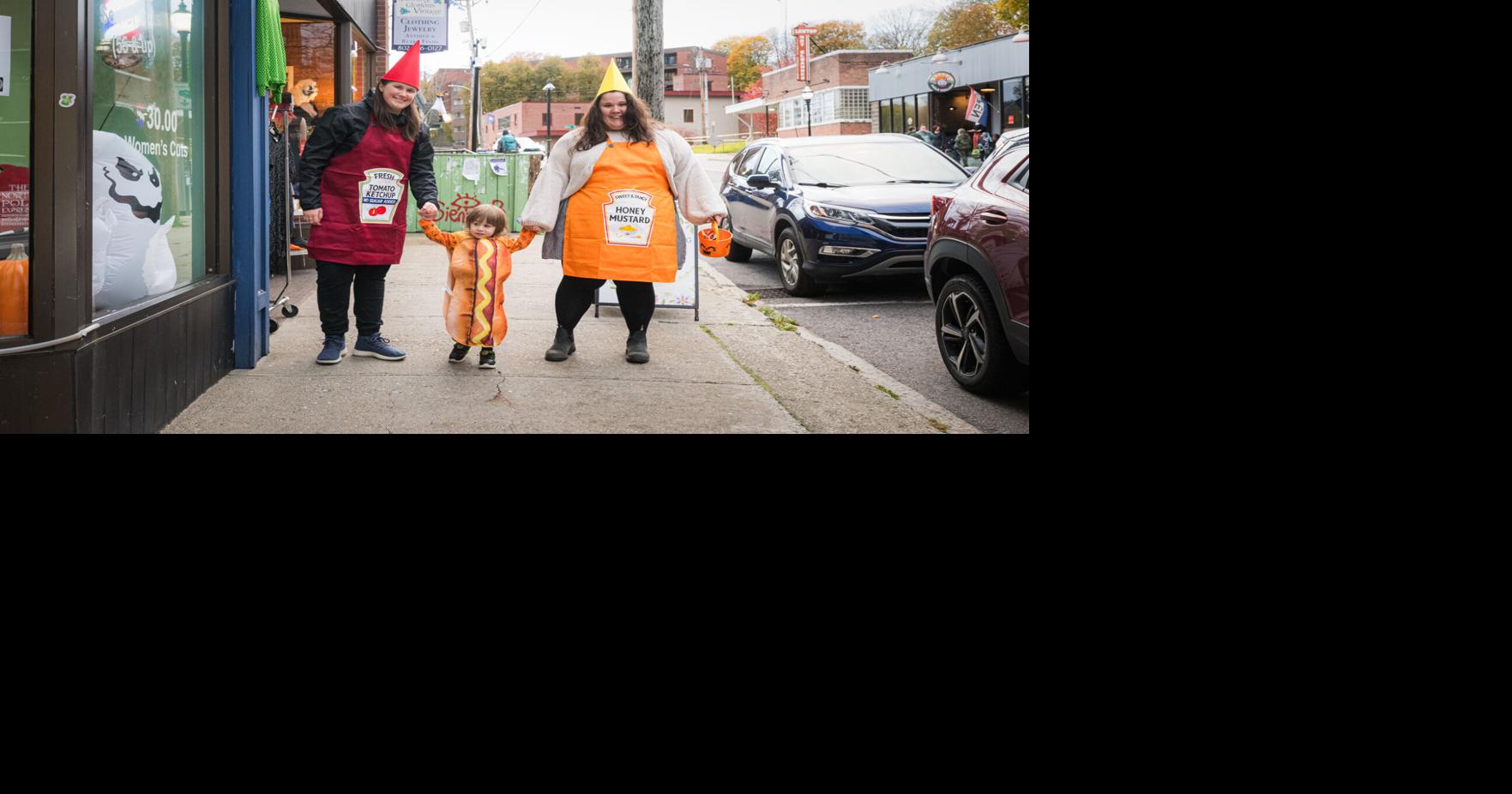 PHOTOS: Trick-or-treating fun | Multimedia | reformer.com