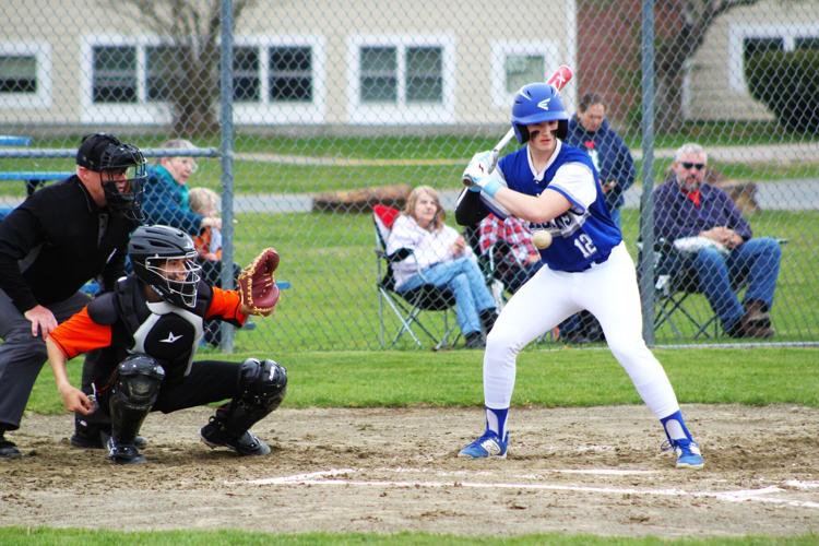 Hinsdale beats Farmington in slugfest | Sports | reformer.com