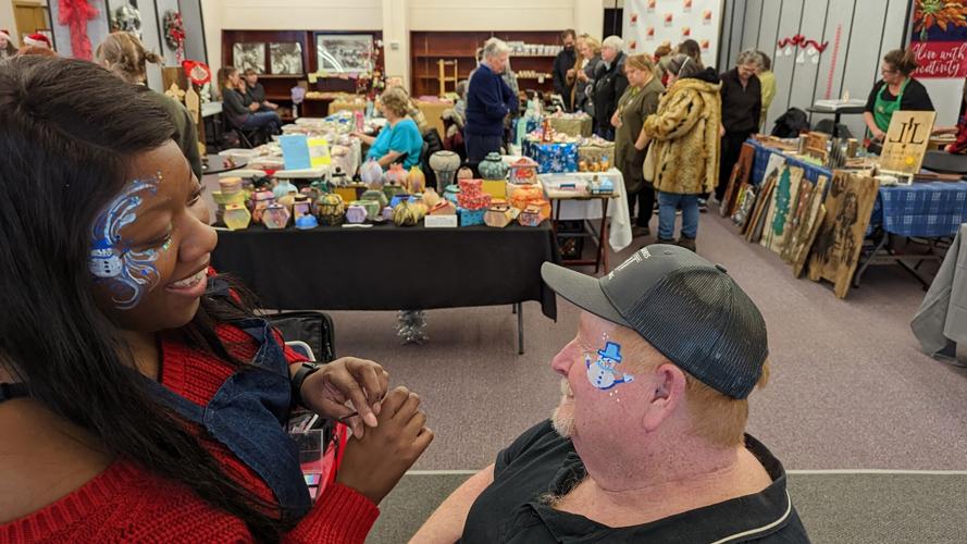 Holiday Market showcases artists | | republicaneagle.com
