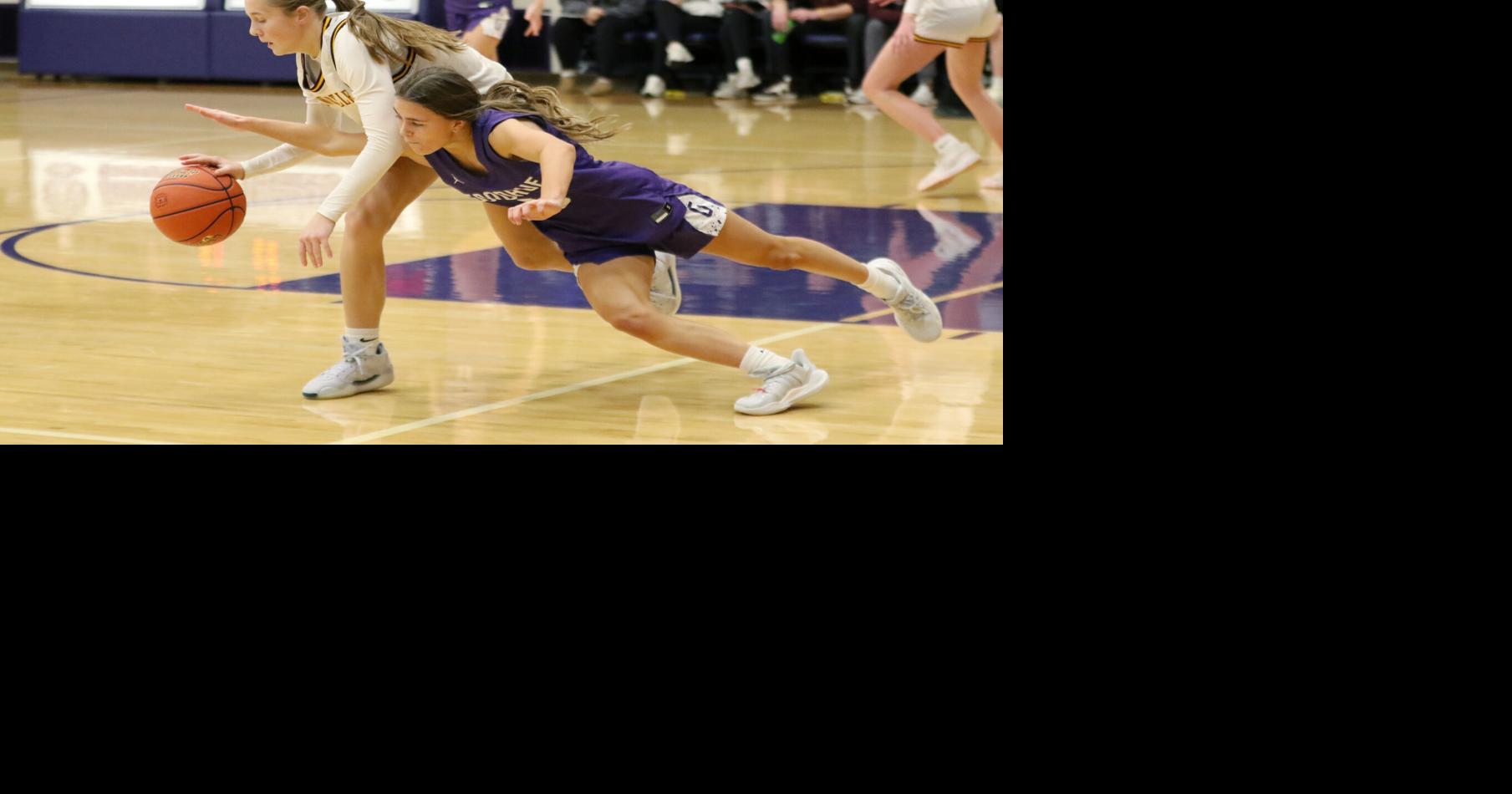 Wildcats girls basketball lose composure in first loss | Newsletter | republicaneagle.com