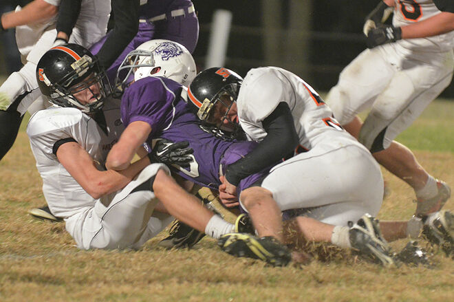 Football: Tigers crush Goodhue | Sports | republicaneagle.com