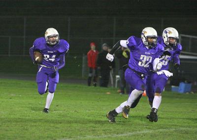Football: Wingers' playbook digging deep with wishbone offense | Sports ...