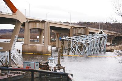 All four lanes of new Highway 61 bridge to be opened Saturday afternoon ...