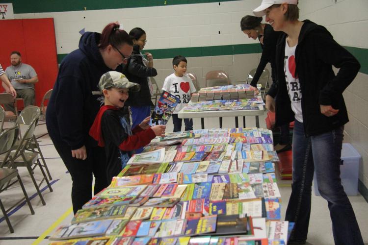 Reading breakfast draws nearly 350 to Pullman Elementary School ...