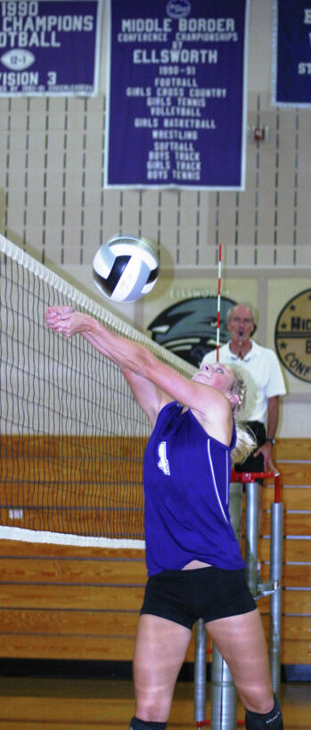 Ellsworth rolls past Glenwood City | Sports | republicaneagle.com