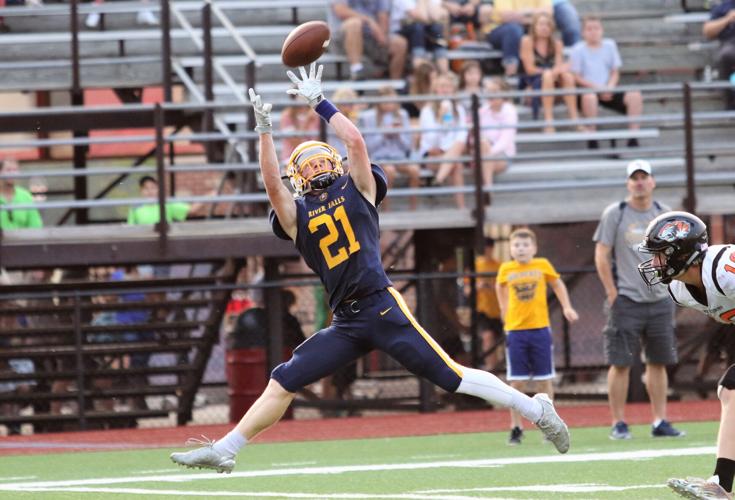 Football: Cats feel good after opening win | Sports | republicaneagle.com