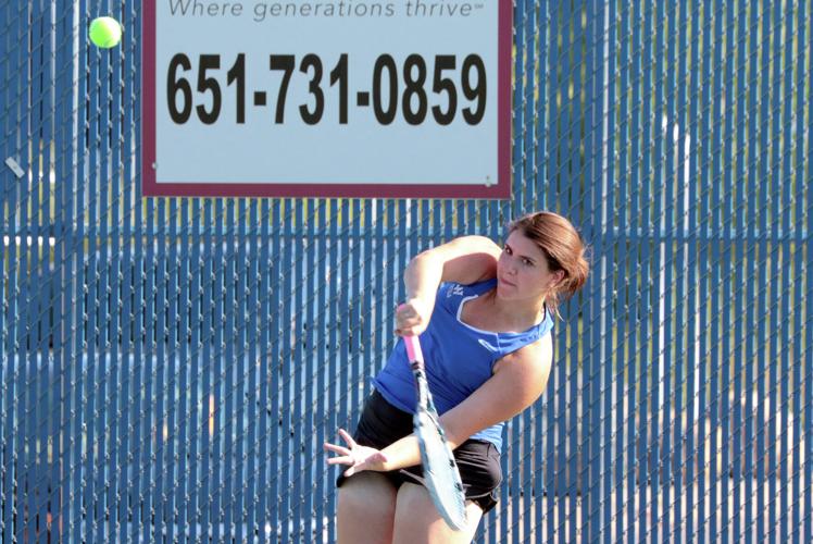 Girls Tennis: Royals sweep Wolfpack lineup | Sports | republicaneagle.com