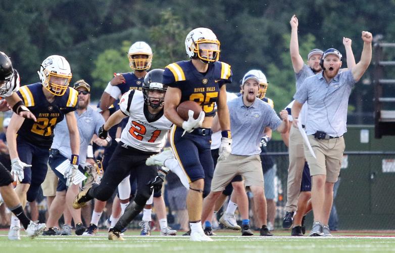 Football: Cats feel good after opening win | Sports | republicaneagle.com