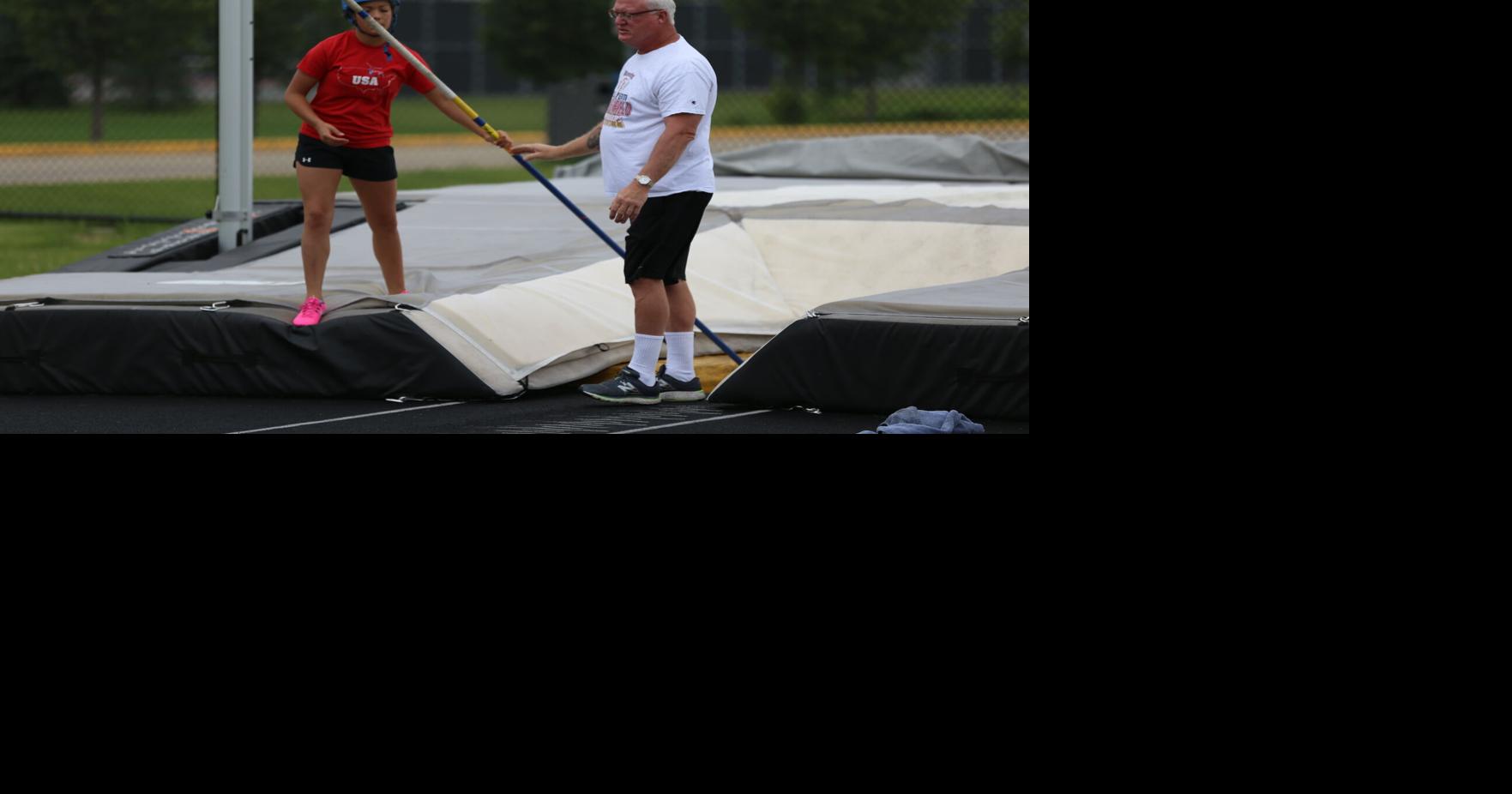 Mark Haesly hosts summer pole vault camp | Sports | republicaneagle.com