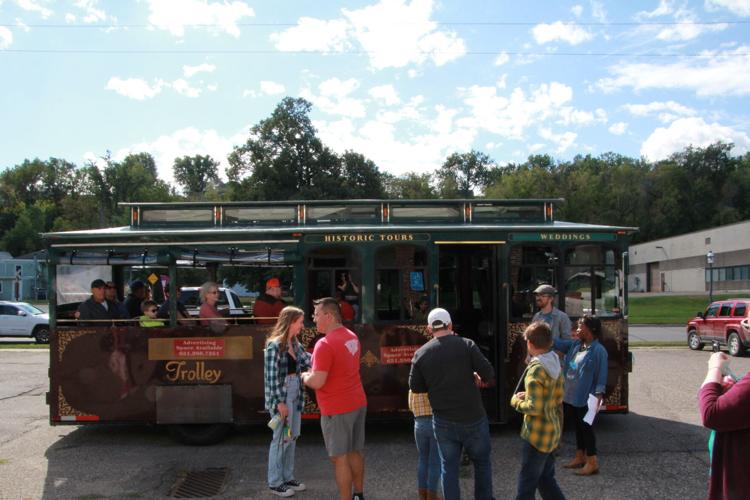 Red Wing Trolley rolls into town again | Local News | republicaneagle.com