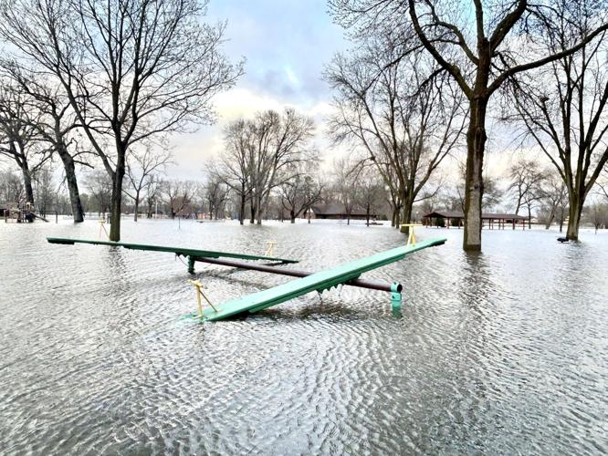 Mississippi River crests at highest level since 2001 | Local News ...