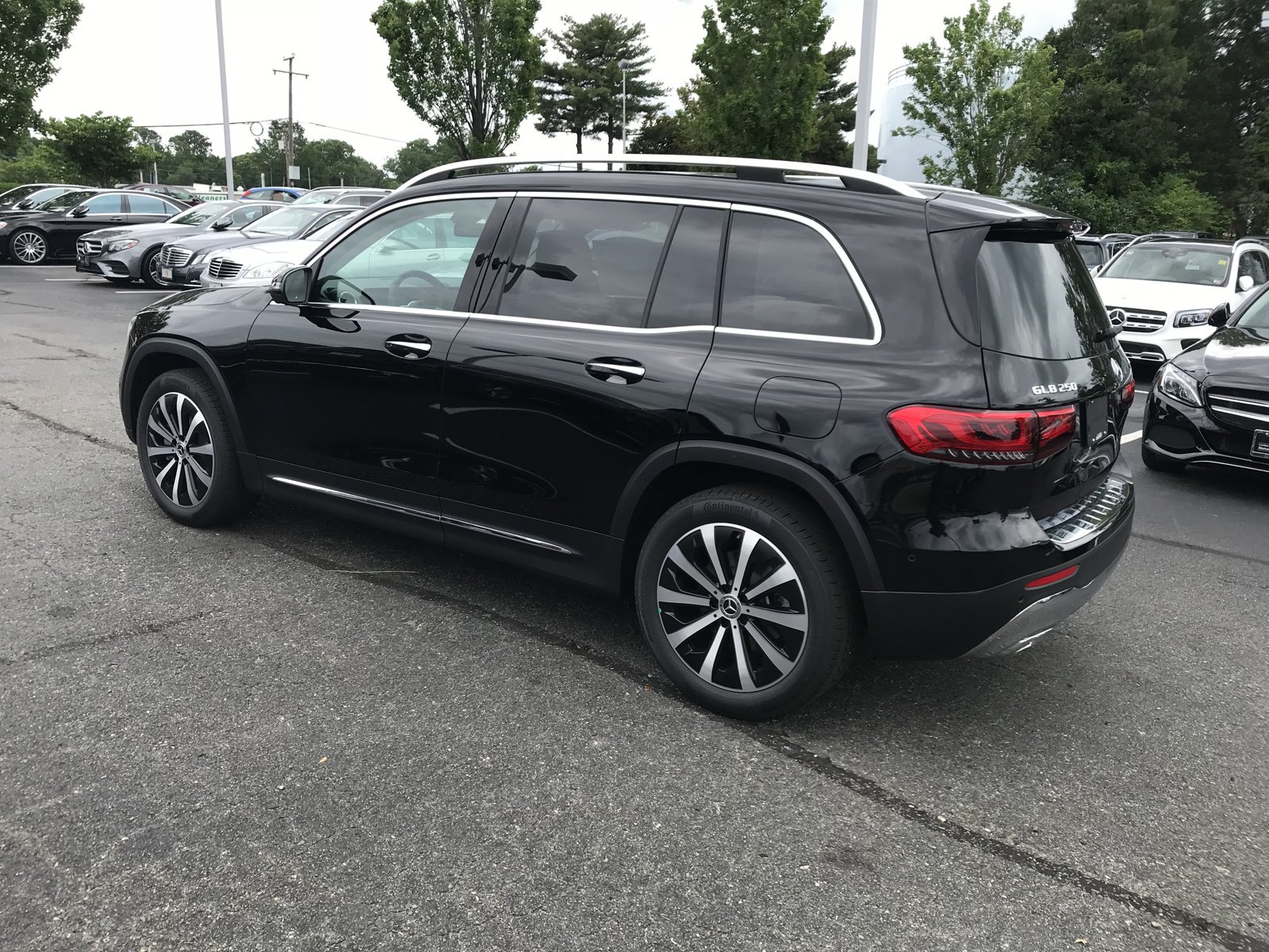 2020 Black Mercedes-Benz GLB | SUVs | richmond.com