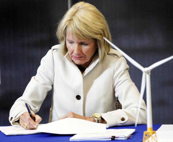 Dominion Virginia Power signs offshore wind lease