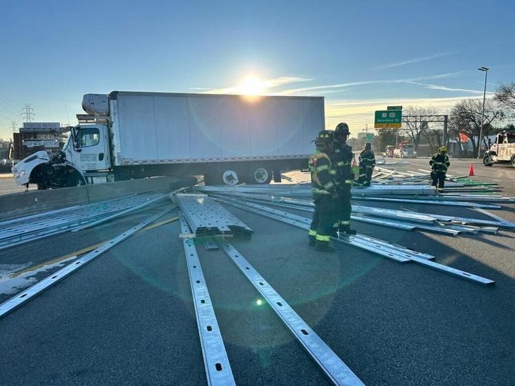 Truck crash spills aluminum, steel beams on I-95 in Richmond