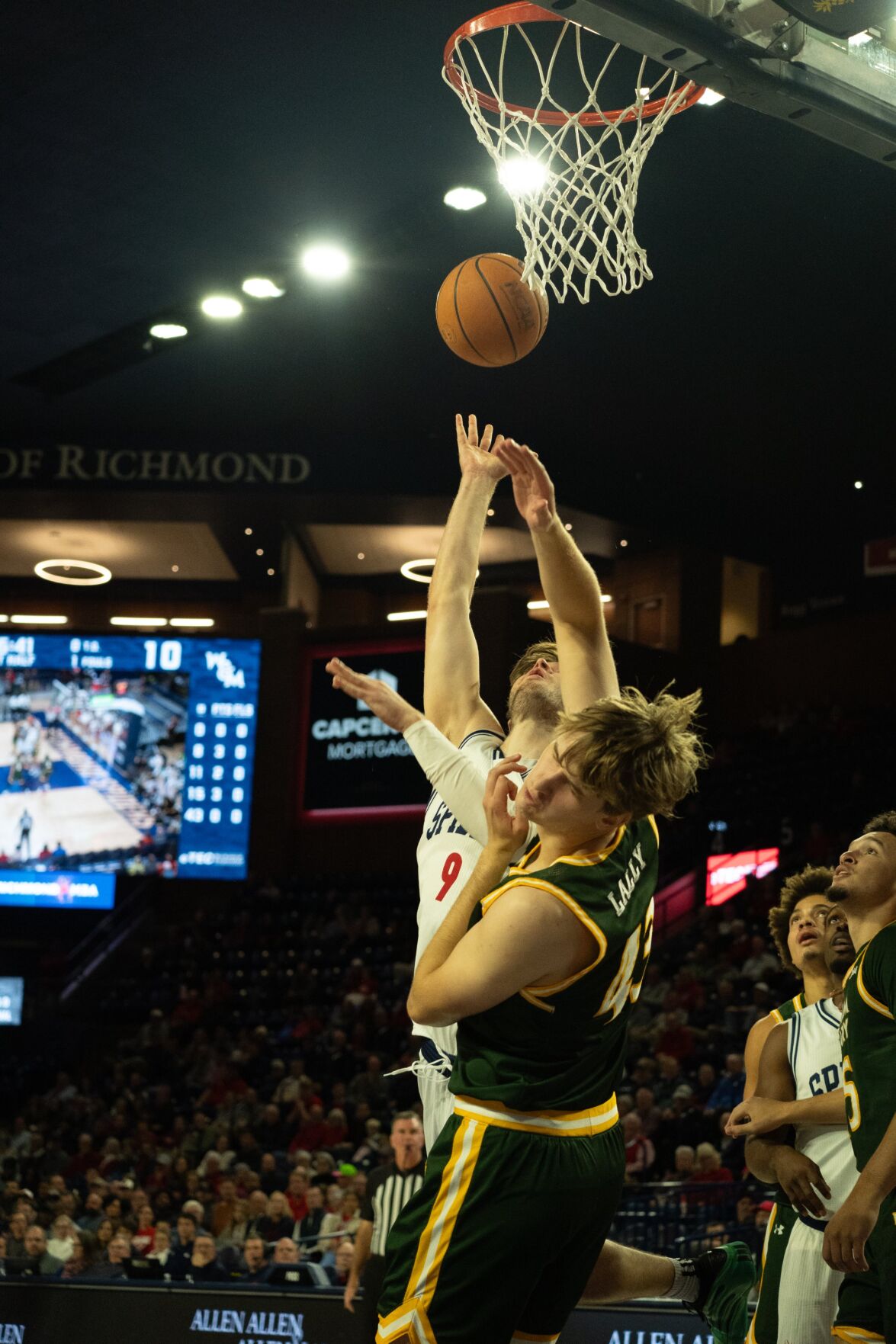 Out of the 'chaos,' UR extracts victory over W&M