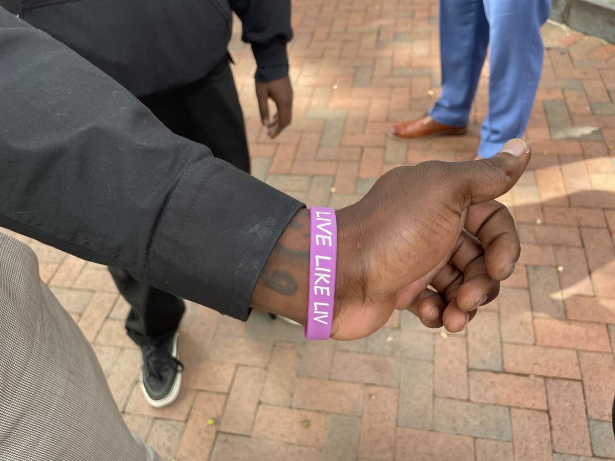 Former NFL player Deshazor Everett receives reduced sentence after plea ...