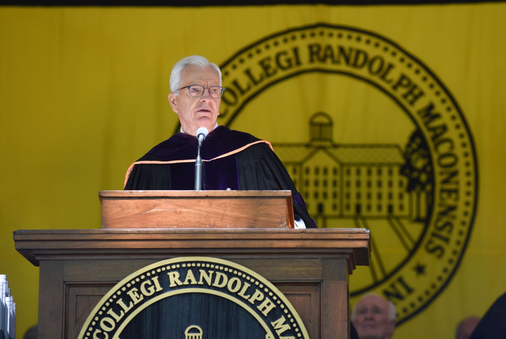 Bob Lindgren delivers final commencement speech
