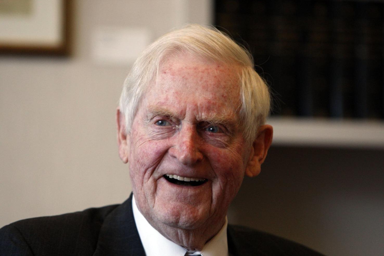 Linwood Holton, Virginia's first GOP governor of the 20th century, who ...