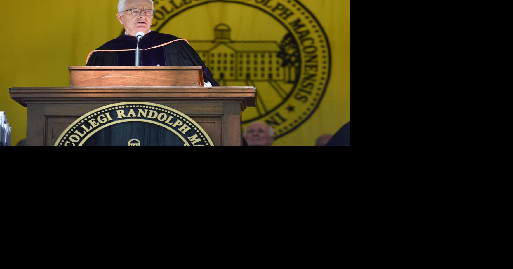 Bob Lindgren delivers final commencement speech
