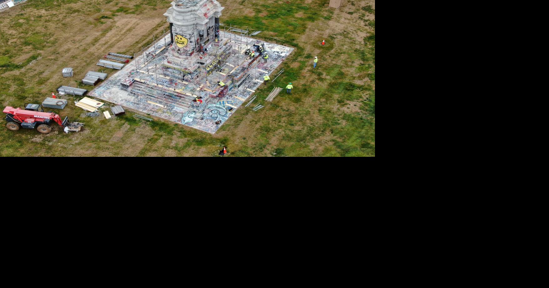 PHOTOS & VIDEO: Workers set up scaffolding to remove the Lee monument ...