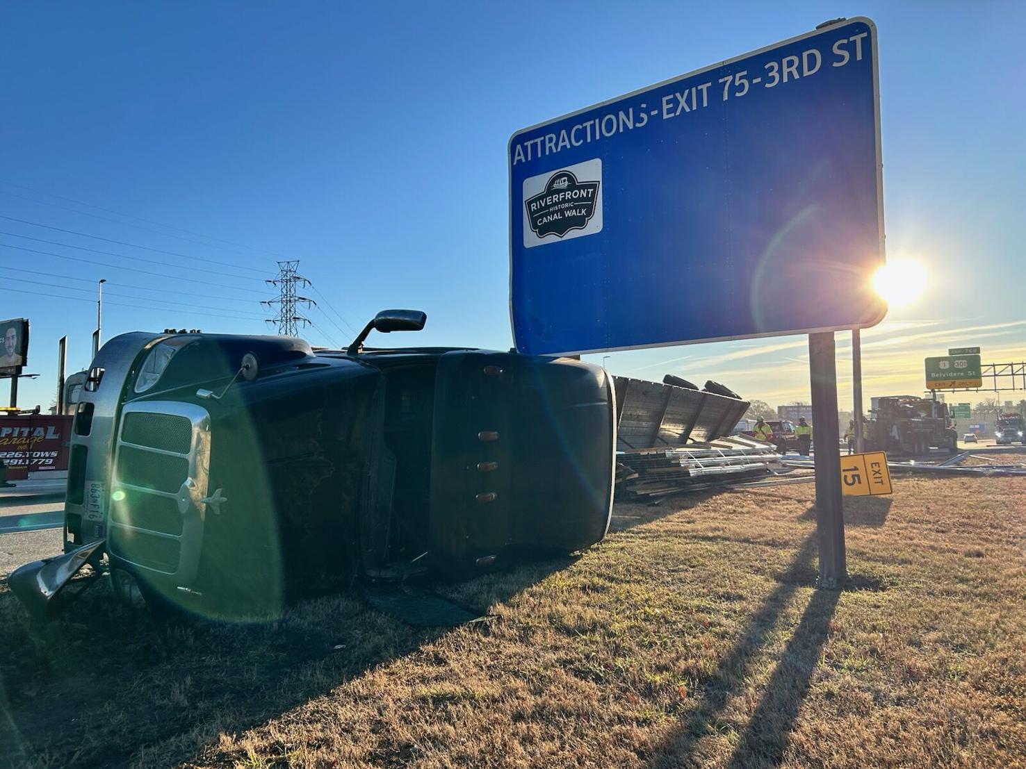 Truck crash spills aluminum, steel beams on I-95 in Richmond