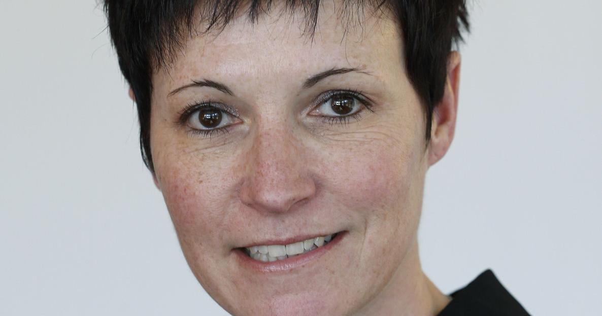 Hagan switches agencies