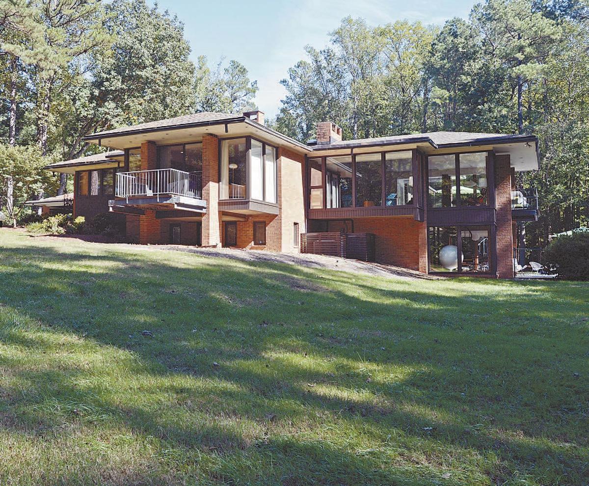 Modern suburbia: A Midcentury classic in Henrico County, furnished ...