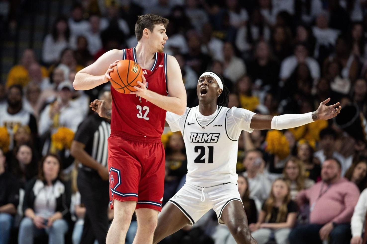 Last thing streaking UR needs is ailing 7-foot Neal Quinn