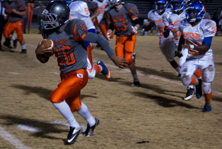 Lee-Davis keeps playoff hopes alive with win