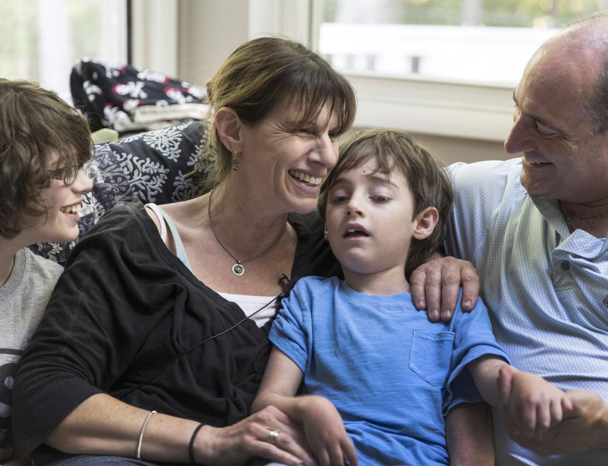 PHOTOS: "I-C-A-N-T-A-L-K"