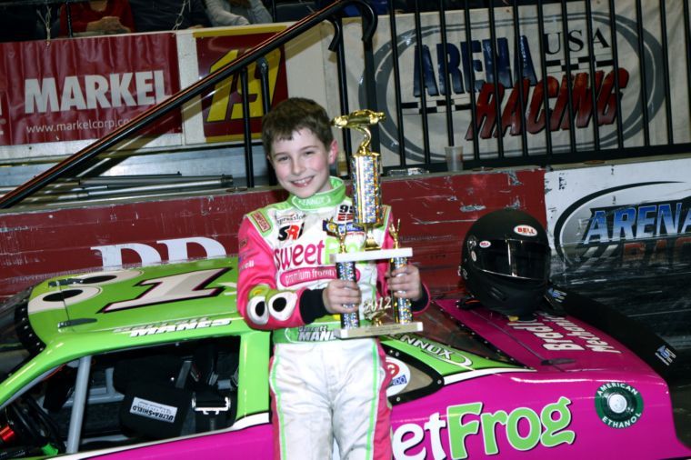 Manes races to fourth straight win