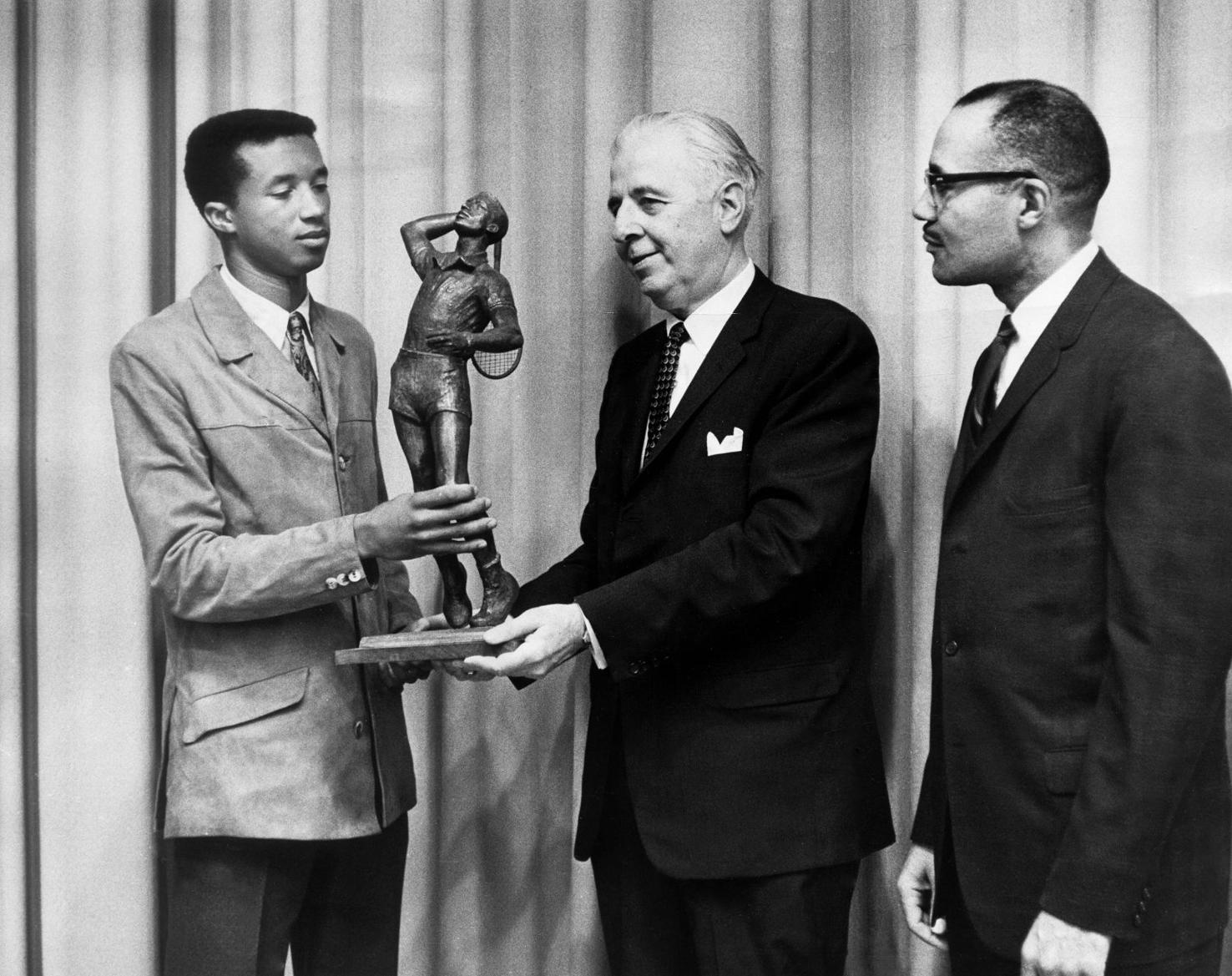 Artist creates Richmond mural of legendary Arthur Ashe