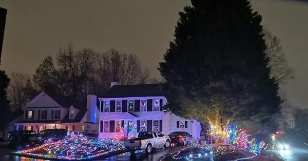 9117 Castle Point Drive | Richmond Tacky Lights 2024