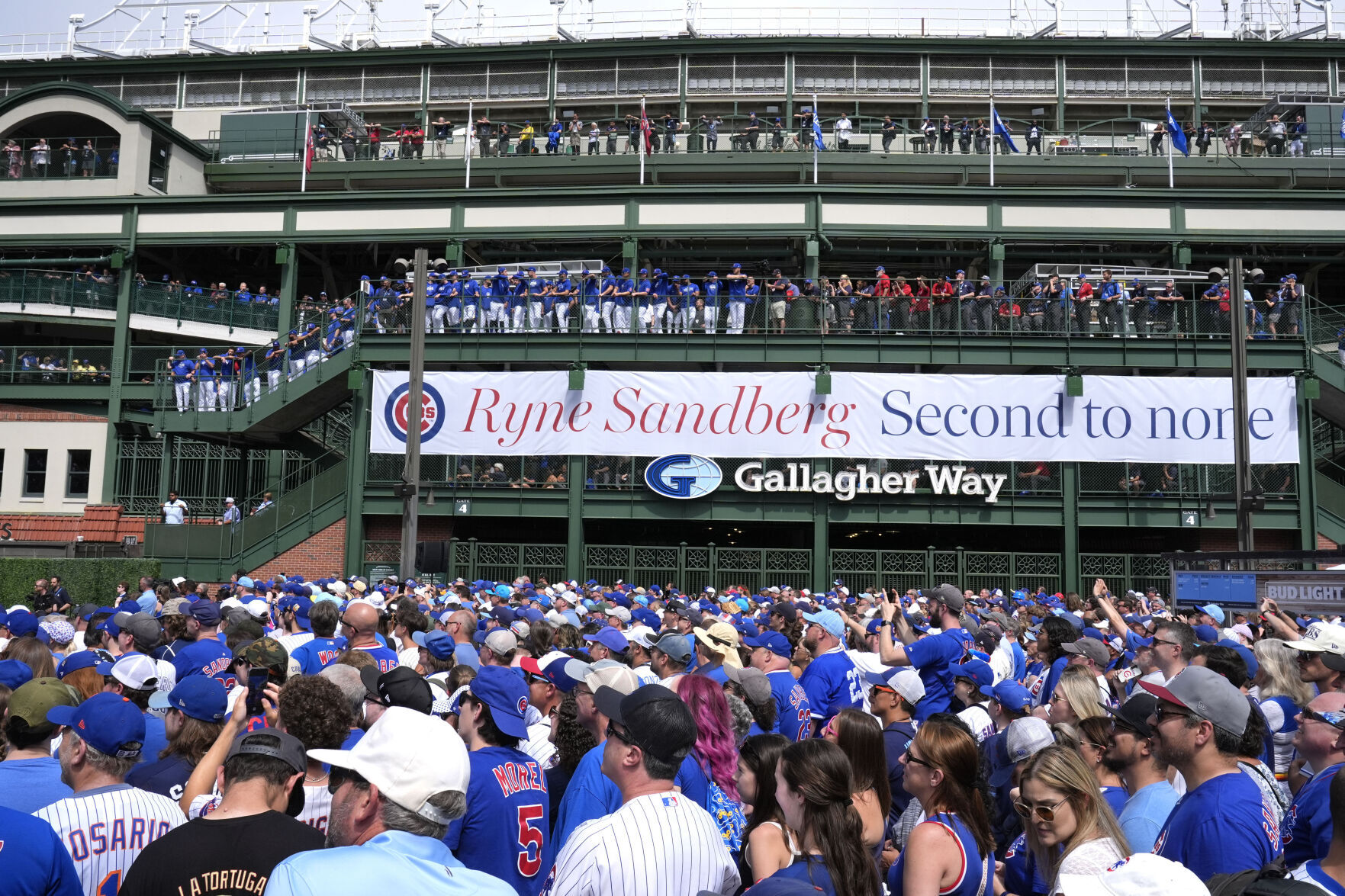 Cubs Hall of Famer Ryne Sandberg dies after cancer battle