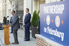 Police body-worn camera shows hostage situation turned fatal