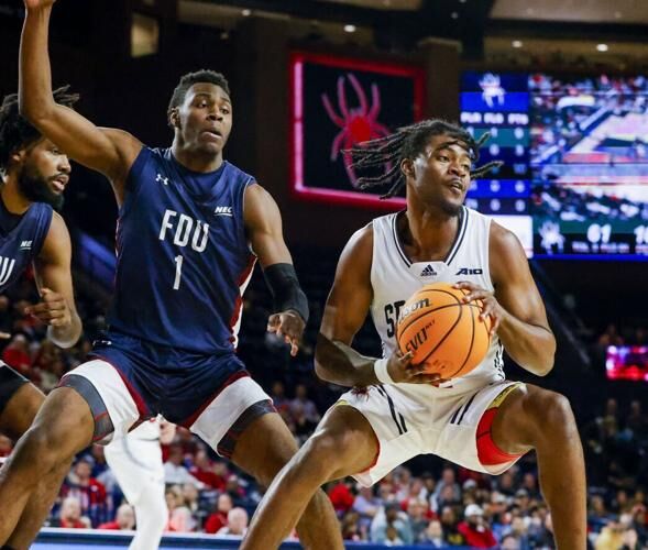 Marcus Randolph gave the Spiders an edge during a dull night at Saint ...