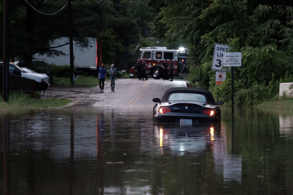 Richmond drivers get stuck during flash flooding | Richmond Local News ...