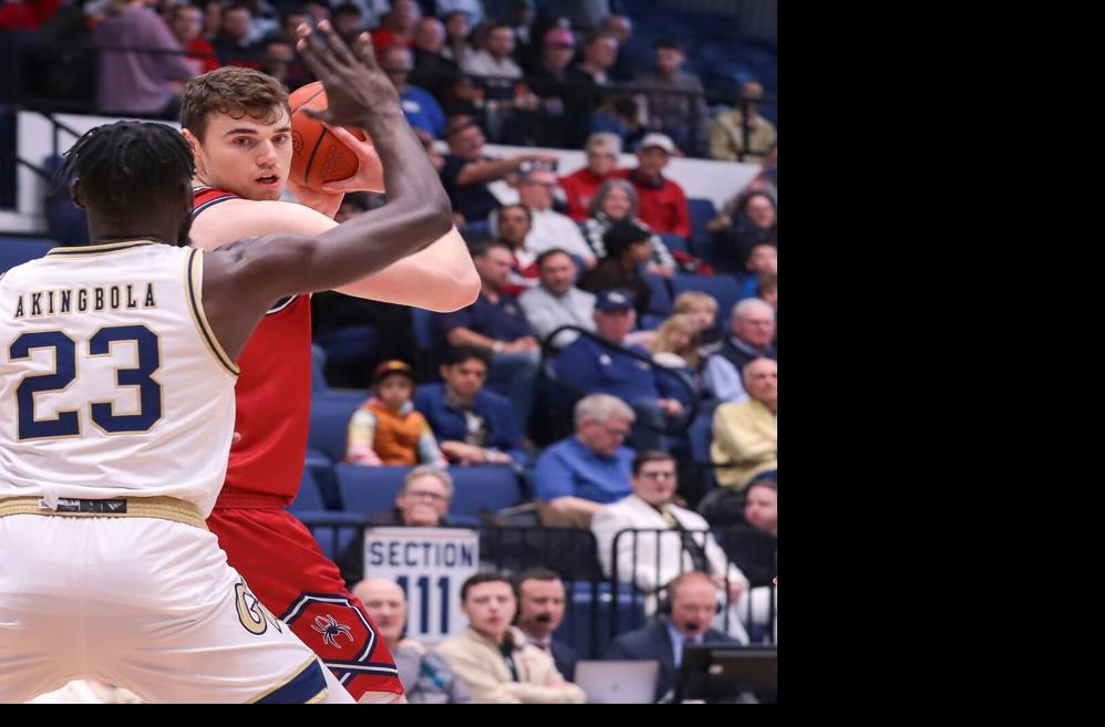UR rides Neal Quinn, 77% first-half shooting to win over GW