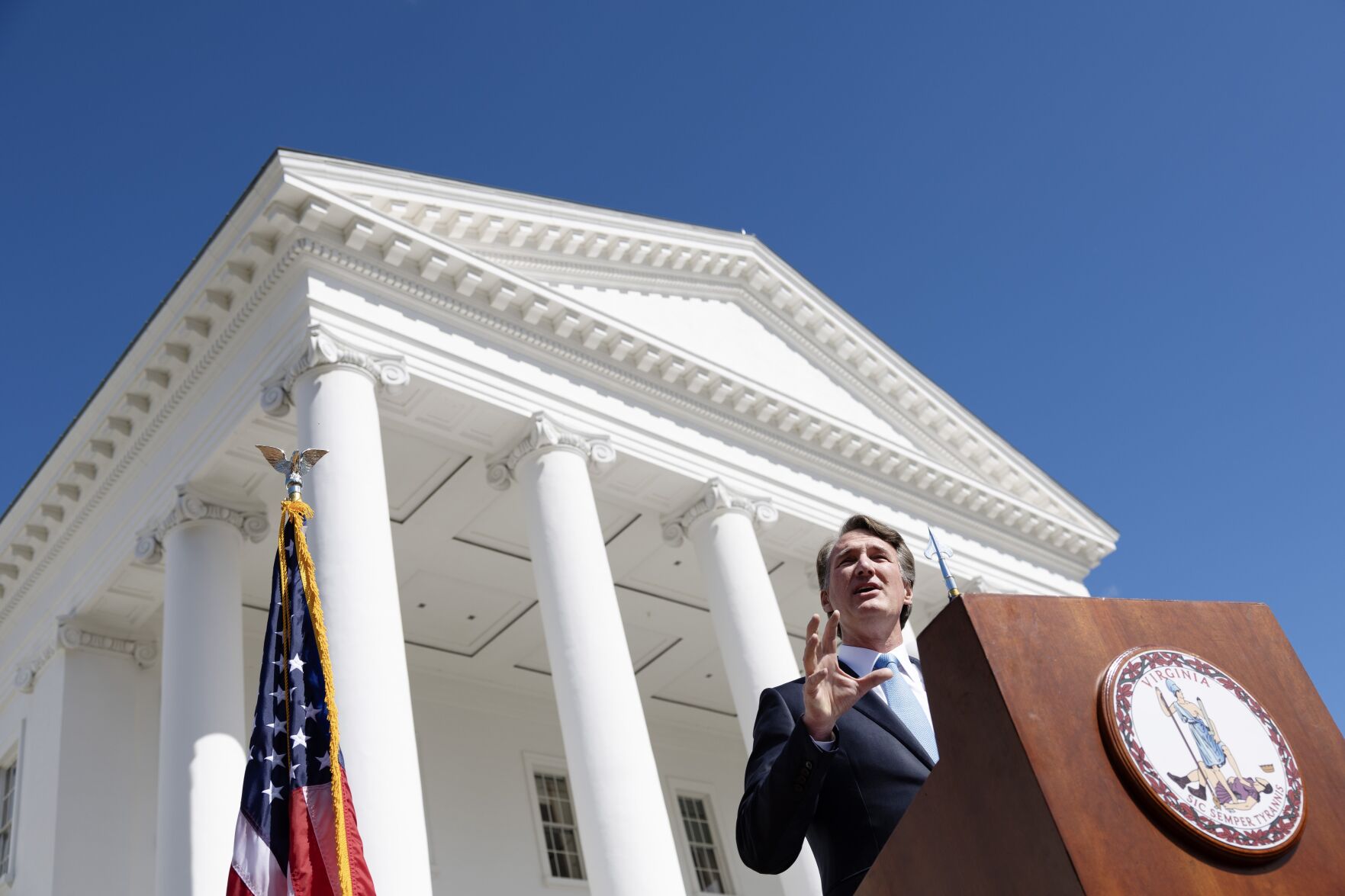 Virginia budget deal ups pay 3% for teachers, state workers
