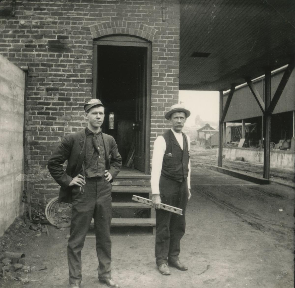 Tredegar Iron Works and the Osterbinds