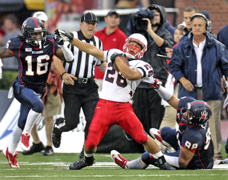 Green, Spiders rush to 30-21 win over Flames