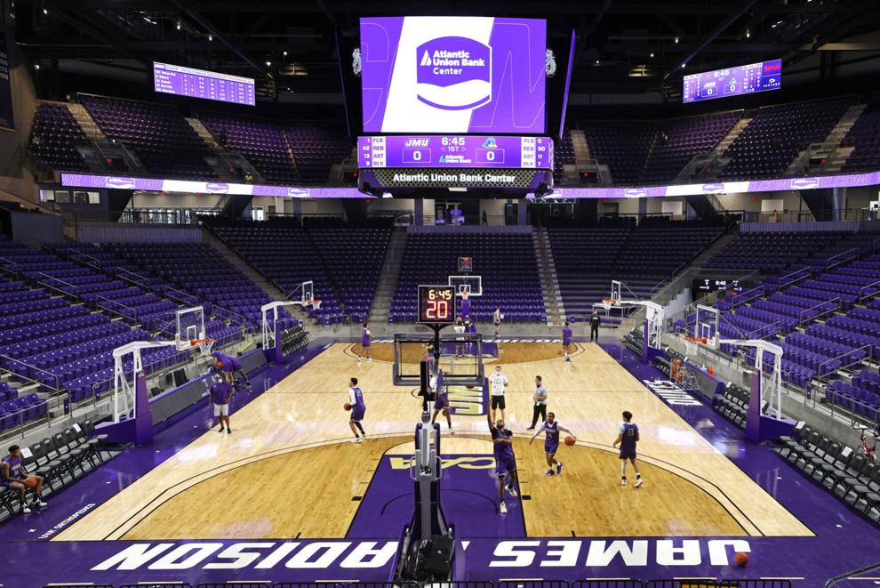 JMU sticks with Barnett at QB throughout win at Liberty