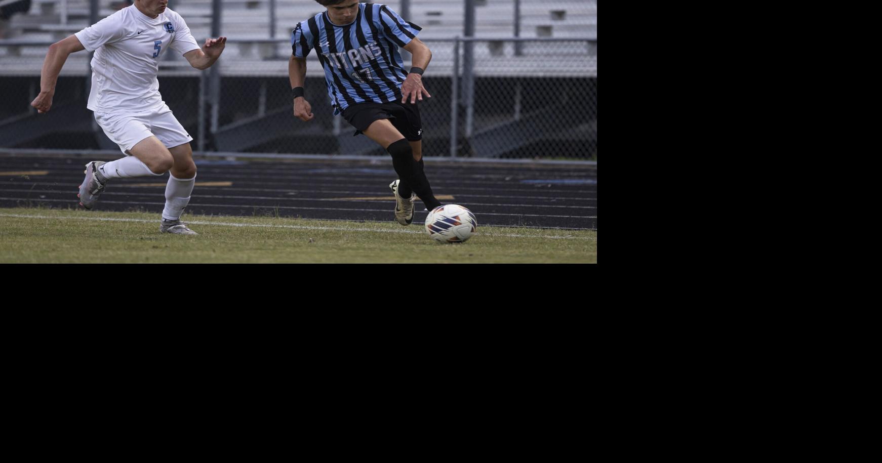 Undefeated Cosby wins Class 6 semifinal, Hayes scores twice