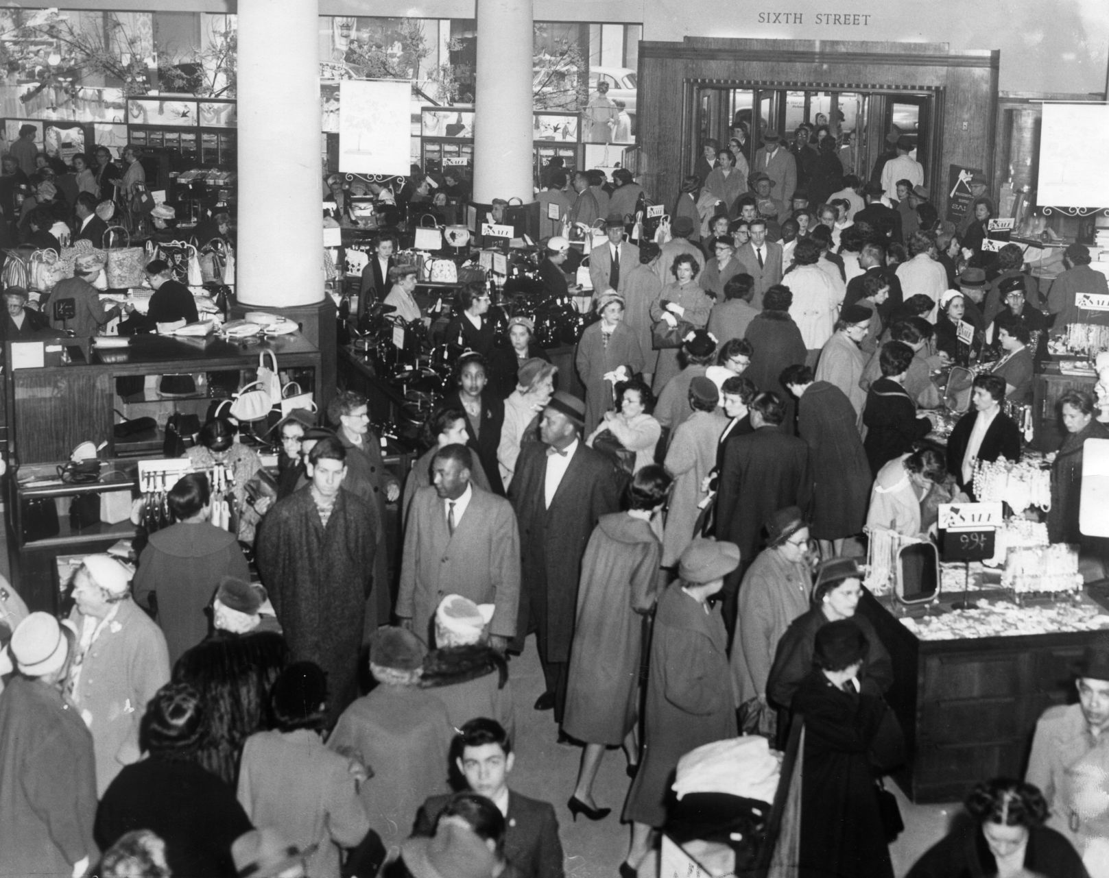 The end of Thalhimers, the last downtown department store